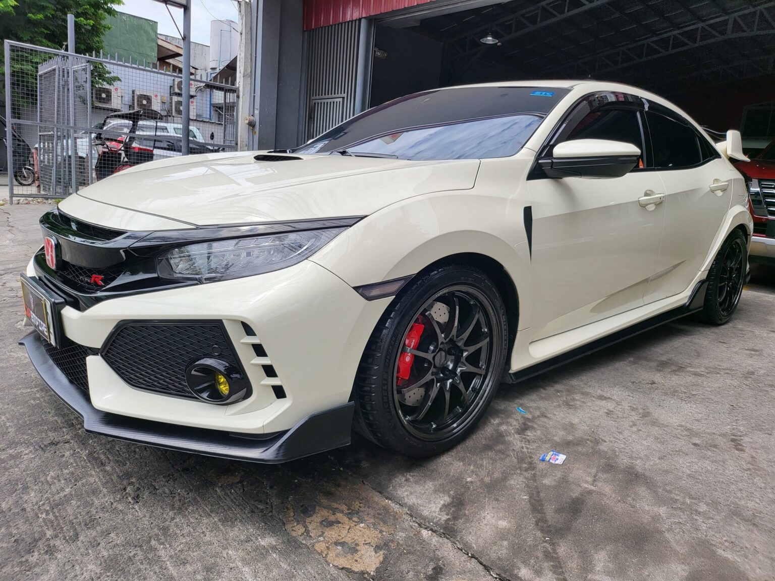 2017 Honda Civic 2.0 Type R W/Original CE28 Mags and Center Caps Worth 300K 9K KM Casa ...
