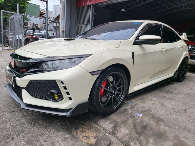 2017 Honda Civic 2.0 Type R W/Original CE28 Mags and Center Caps Worth ...