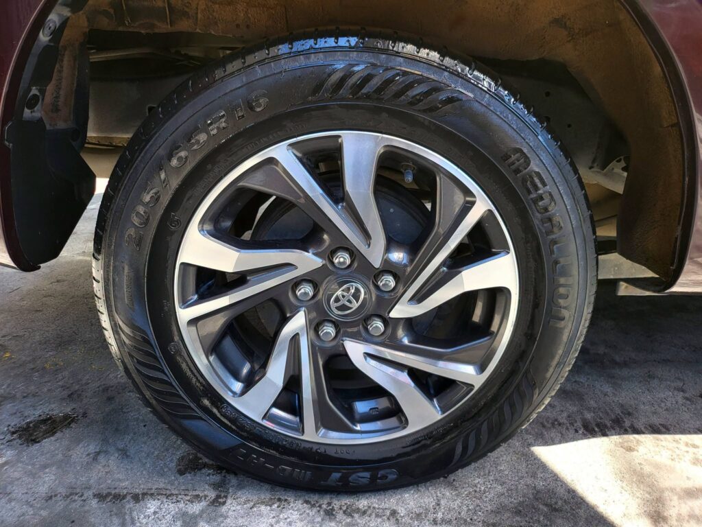 2021 Toyota Innova 2.8 E 62K KM Casa Maintained A/T – Car Empire